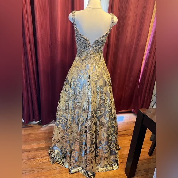 Savoy’s Bellezza | Dresses | Elegant Embroidered Gold And Black Ball ...